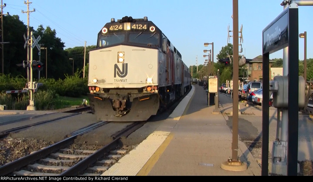 Train 1081 Pulling In